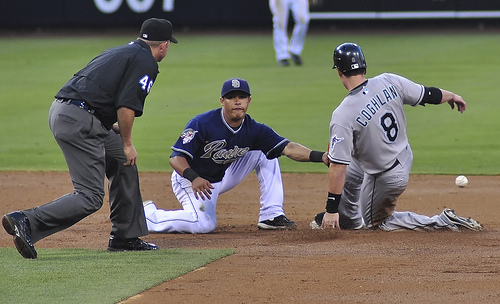 Remember These 4 Safety Tips When Going to a Baseball Game